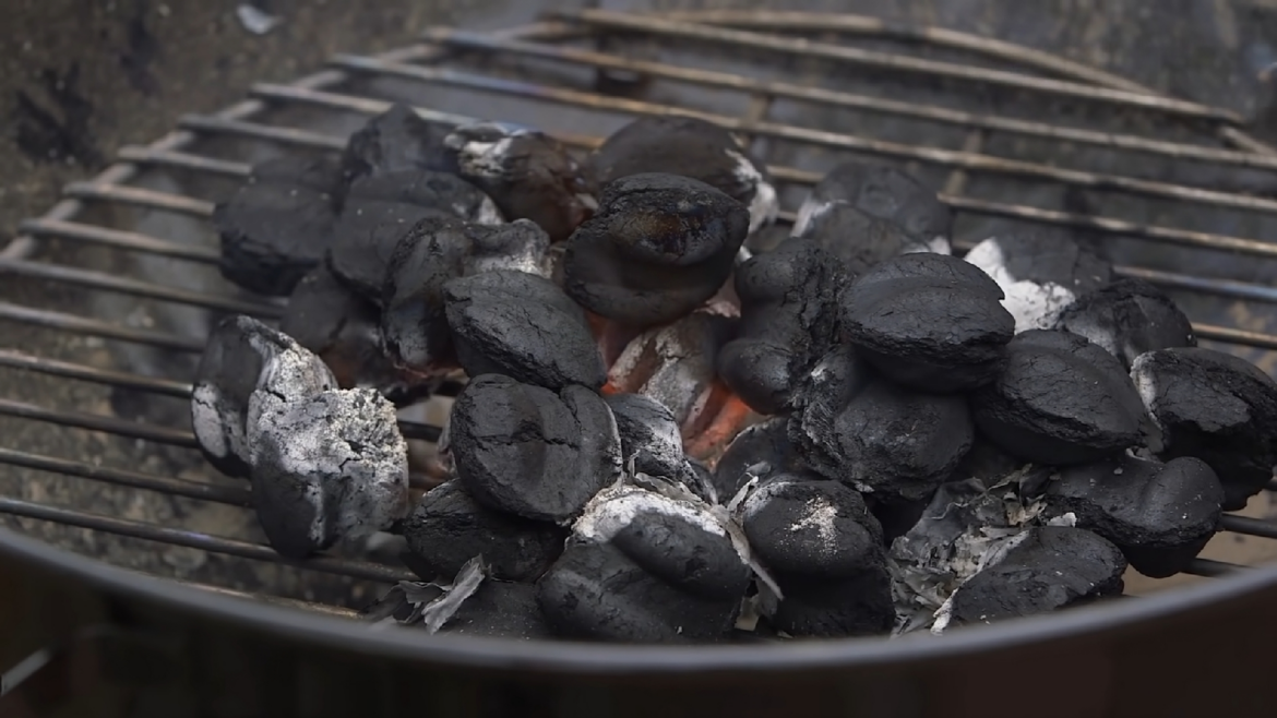 Pourquoi doit-on souffler sur les braises d'un barbecue ? - 365BBQ